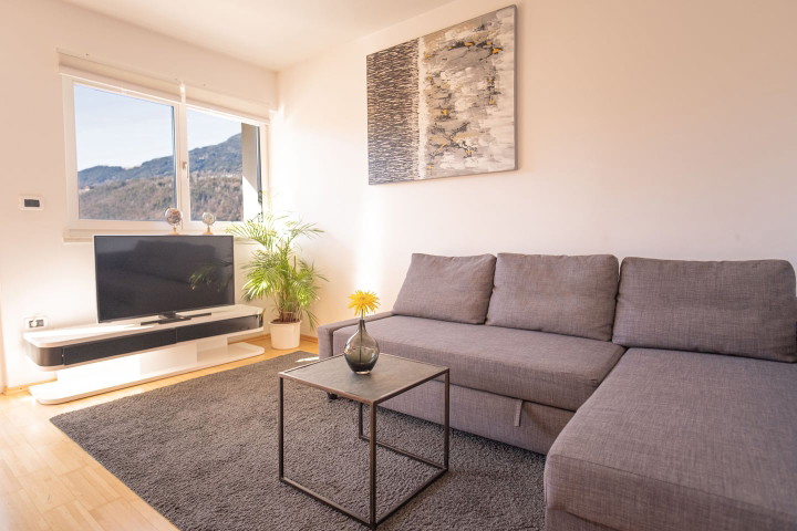 Large Apartment With Pool & Garden Near Mountain & City - Brixen
