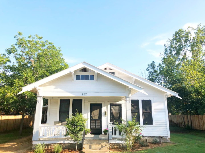 The Bell House | Near Main Street/hwy 290 Wineries - Fredericksburg, TX