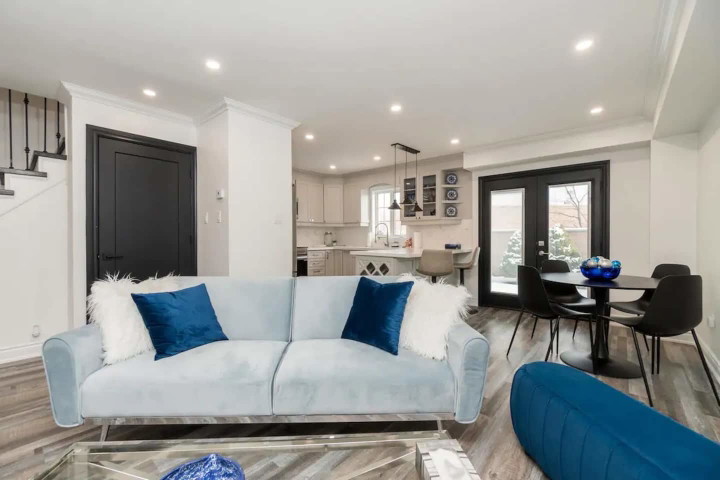 Cozy Modern Oasis With Jacuzzi Tub - Brampton
