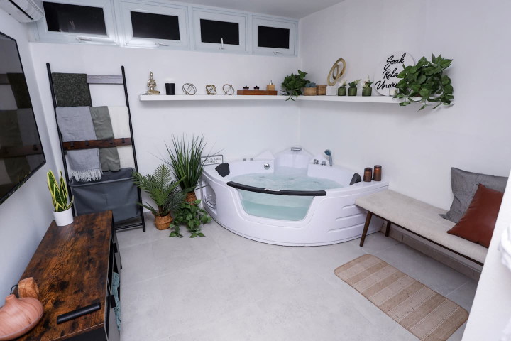 The Escape -  Modern 1 Br Apt With Jacuzzi Room - Levittown