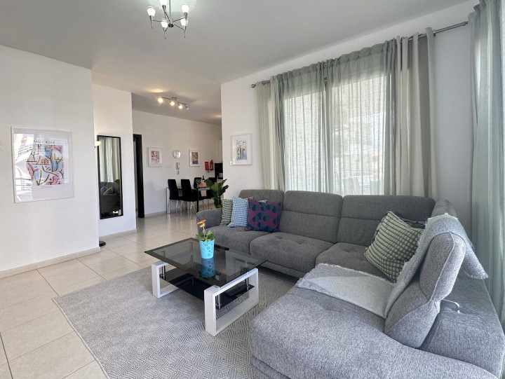 Elegant 2bdr, 8 Min Walk From Finikoudes Beach - Lárnaka