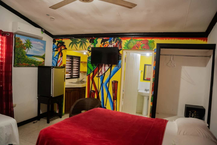 On The Beach  Cozy Beach Escape - Negril