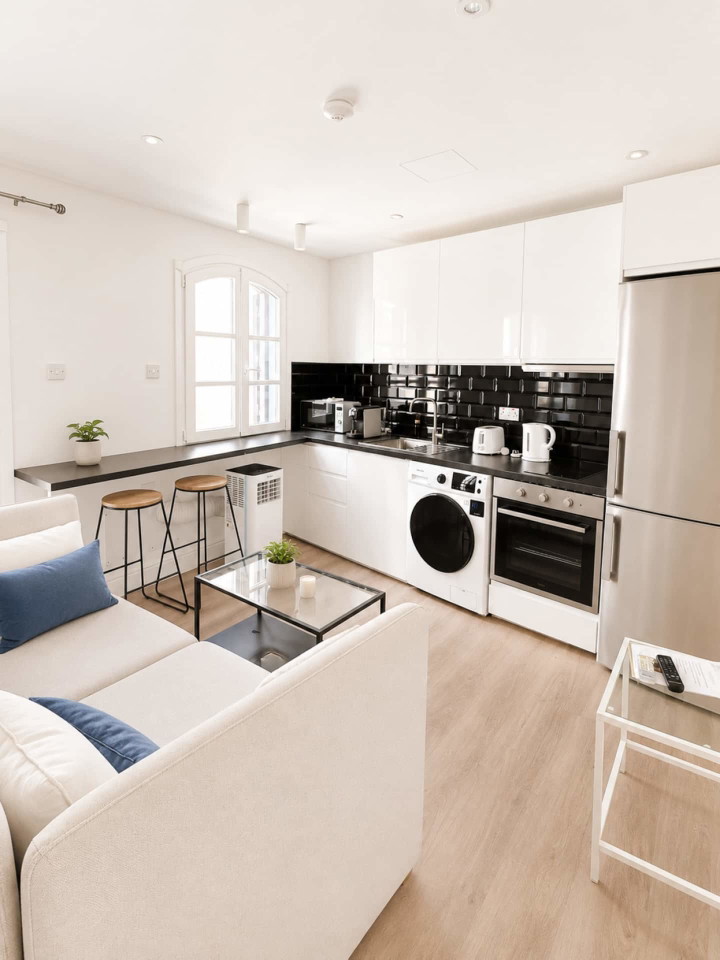 Central One Bedroom Balcony Apt - Gibraltar
