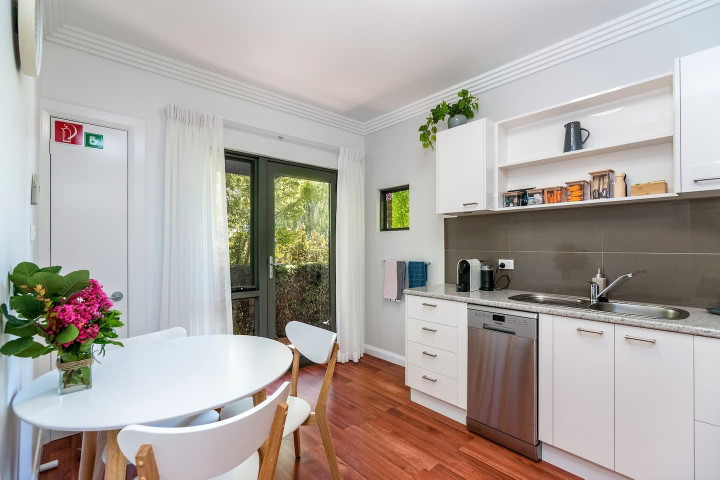 Beautiful "Claremont Studio" Apartment - Orange