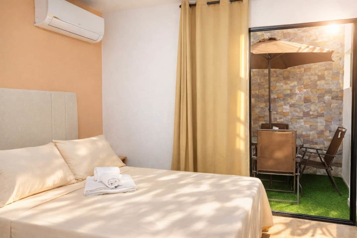 2-bedroom Condo With Patio / Hot Water - Cali