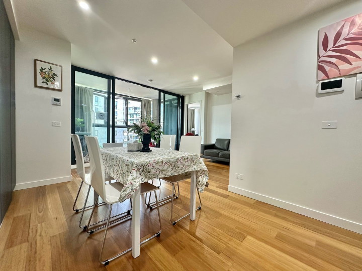 Rare Cbd 2b2b|all-north & Floor-to-ceiling Glow - Canberra