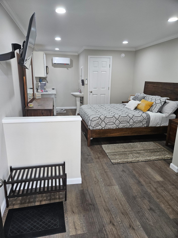 Cocoa Corner (Brown Studio) - Cleveland, TN