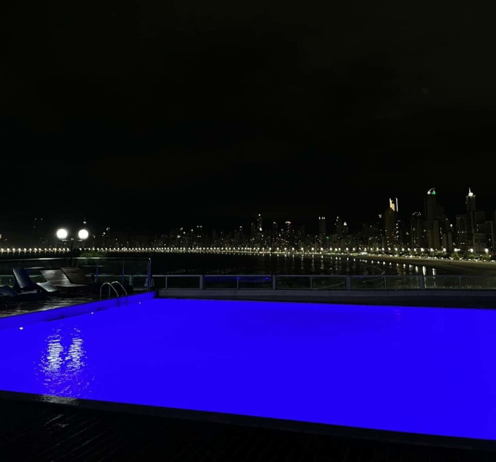 Studio Em Prédio Frente Mar, Garagem/portaria 24h - Balneário Camboriú