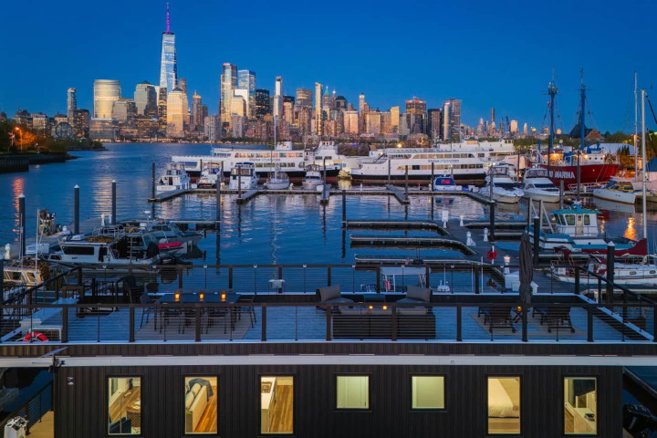 Flohom 16 | Manhattan Skyline  Luxe Houseboat - Brooklyn, NY