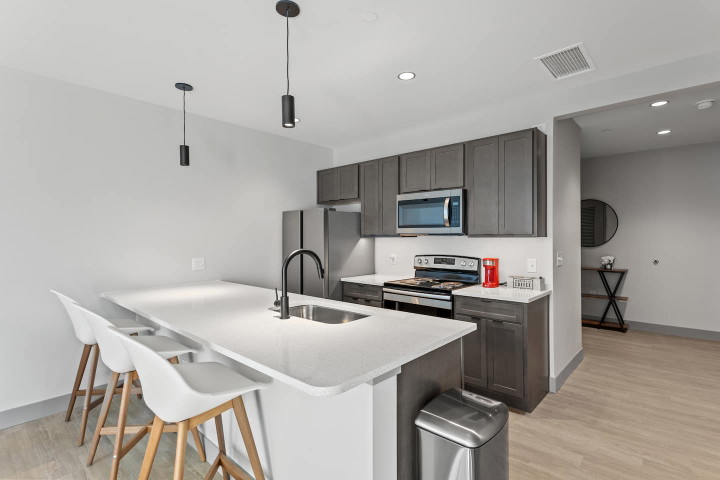175 Lex - Spacious Two Bedroom! Walkable Downtown! - Lexington, KY