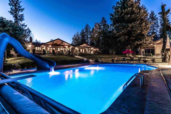 Spectacular Mountain View Resort - Chilliwack