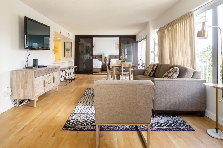 City & Palm View Oceanfront Bliss W/ Free Parking - Honolulu, HI