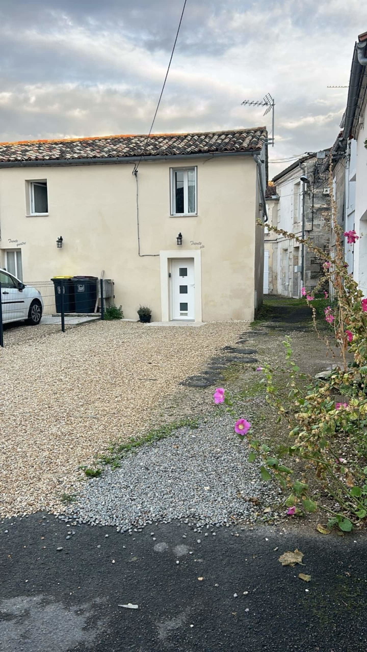 Lajoliemaisonnette, Private Parking - Angoulême
