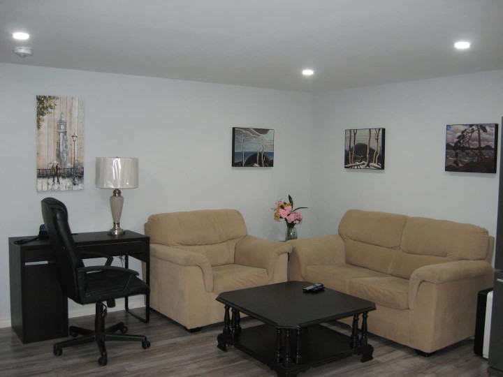 Beautifully 1 Bedroom Suite In Guelph - Guelph