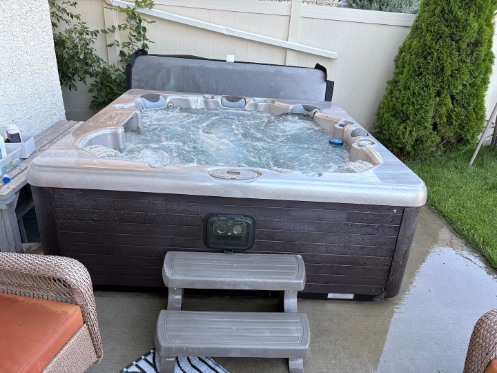 Suite Confortable Au Sud-est De Calgary Avec Entrée Privée Et Jacuzzi - Calgary