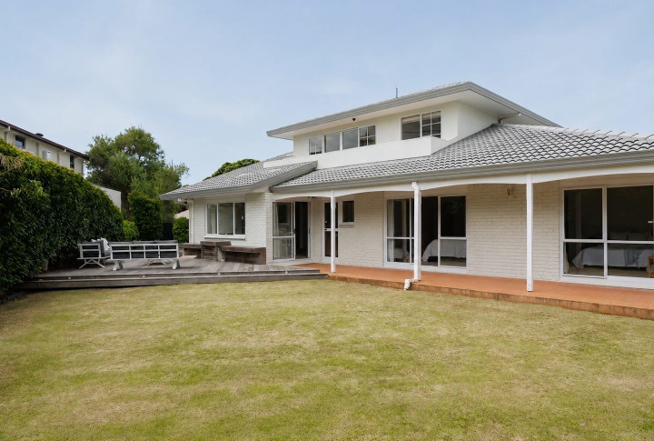 Coastal Family Retreat Steps From The Beach - Tauranga