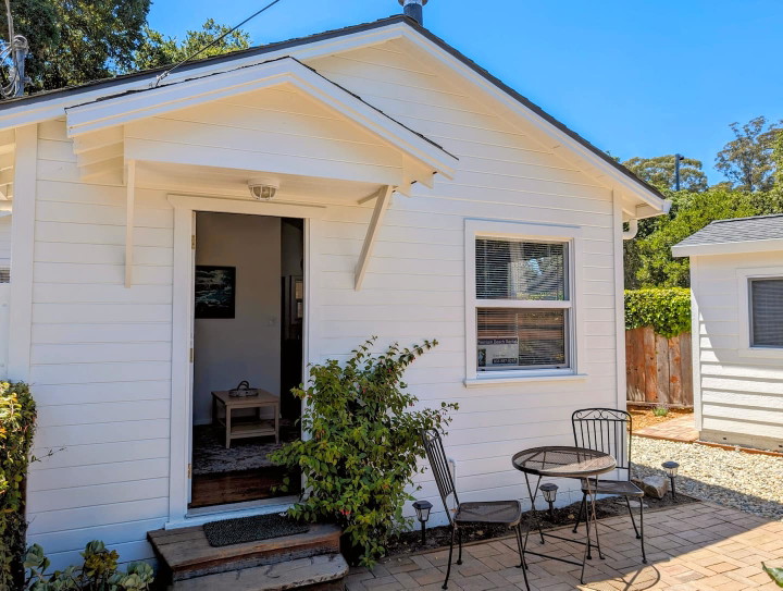 Cozy Private Beach Bungalow, New Hot Tub,  1 Dog Ok, 3 Short Blocks To Beach. - Santa Cruz, CA