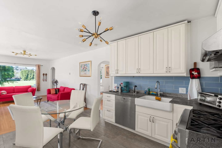 Bright 2br Kits Home - Park Views And Steps To Bea - Vancouver