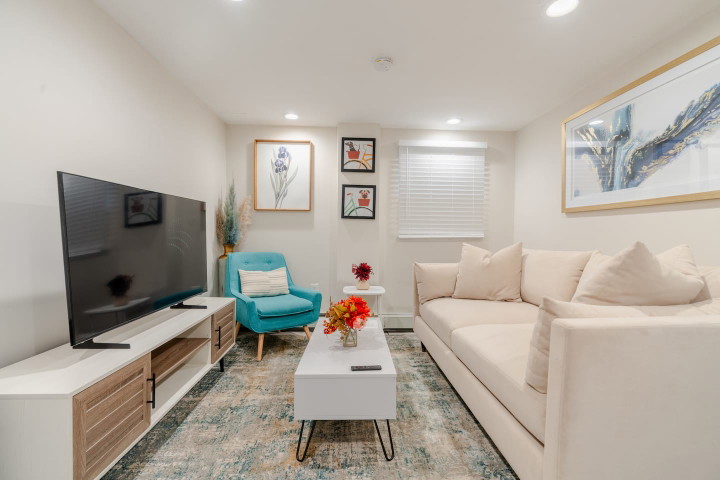 Cozy 2 Bedroom Apartment - Garden City, NY