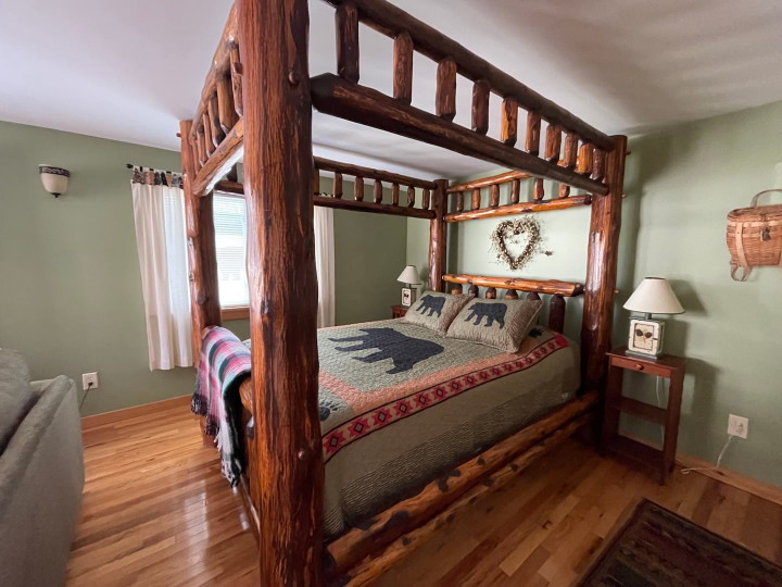 Village Cottages: Unit #5. Charming Cottage For 2! - Old Forge, NY