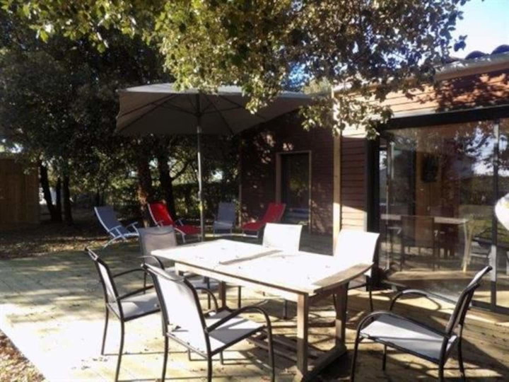 A Little Piece Of Heaven In An Island Of Greenery - Vaux-sur-Mer