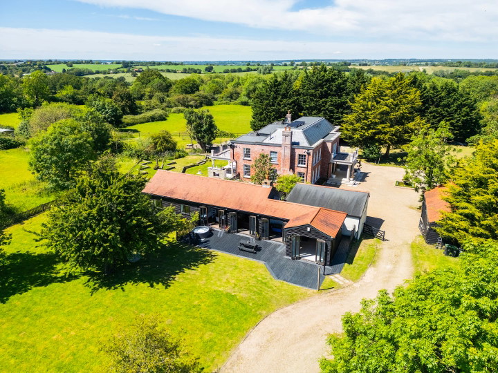 Essex 3-bed Barn Retreat, Hot Tub, Bbq, Games - Brentwood