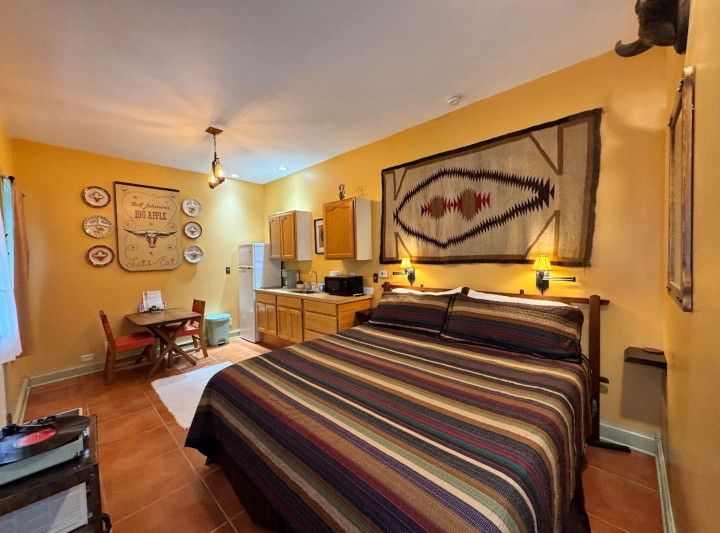 Historic Unit With King Bed Close In But Quiet - Bisbee, AZ
