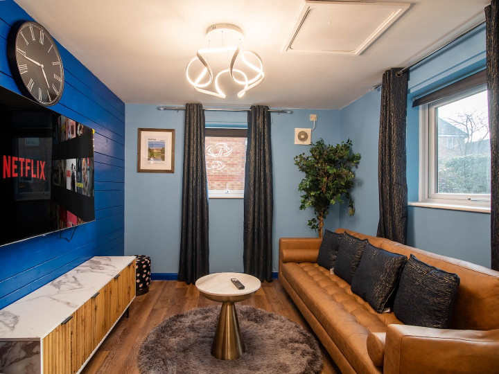 Spacious Contractor-friendly 6bed Apt|free Parking - Chesterfield