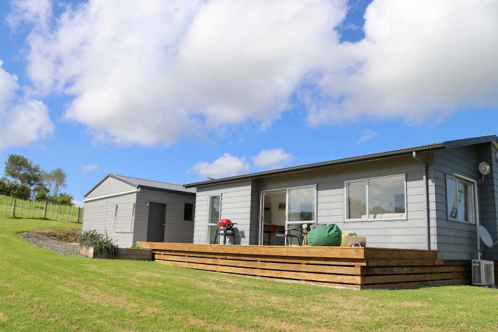 Modern Country Retreat - The Farmhouse 84 - Dargaville