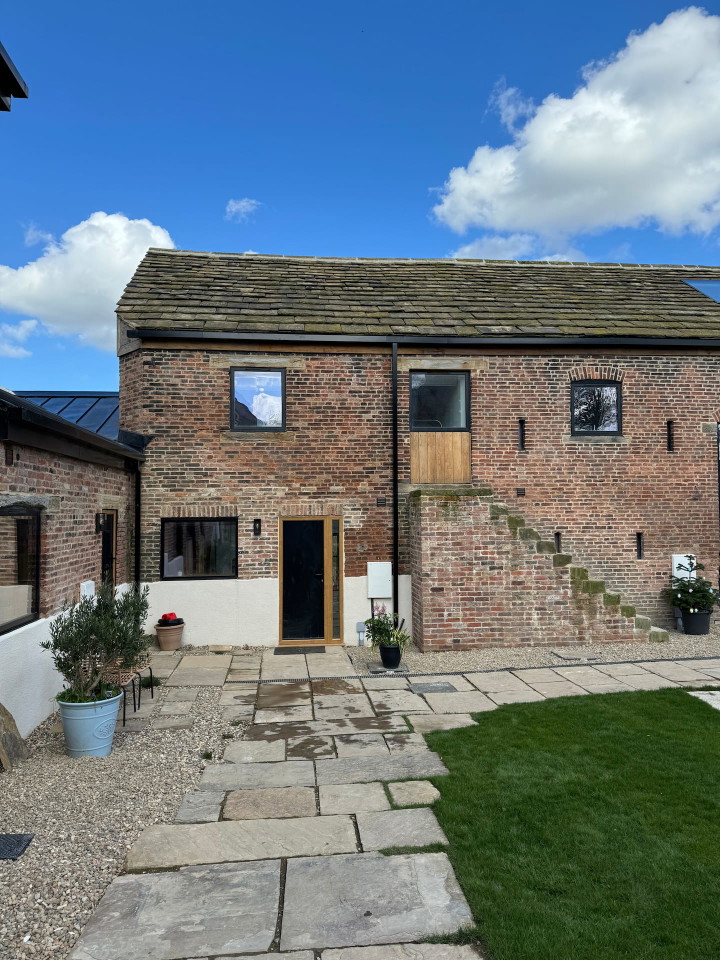 The Tack Store, 6p Barn Conversion + Hot Tub - Barnsley