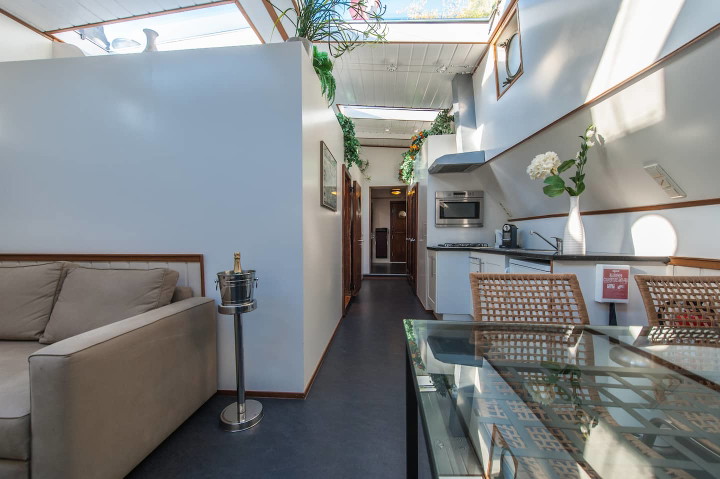 Houseboat 'Saturnus' Amsterdam - Amsterdam