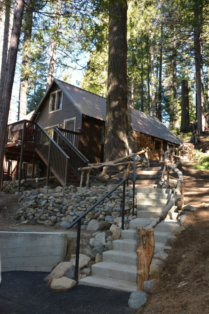 Pittoreske Berghut Bij De Ingang Van Yosemite National Park - Californië