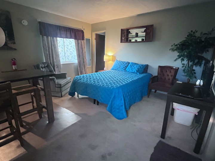 Cozy Private Primary Suite With Deck - Lakewood, CO
