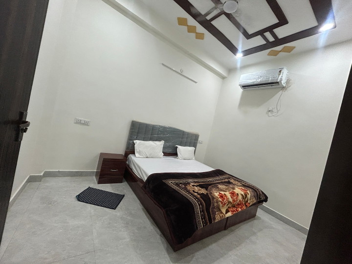 Rooms In Vrindavan | Couple Friendly 100% Safe | - Mathura