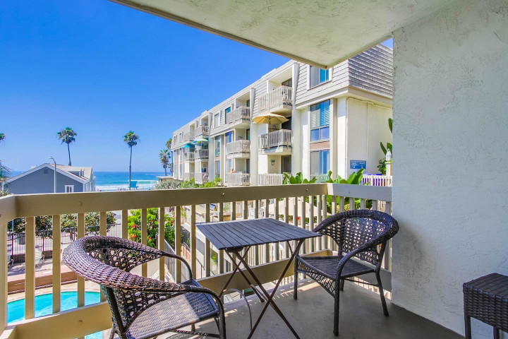 Beachfront 1br Condo | Pool | Hot Tub | Sleep 4 - オーシャンサイド, CA