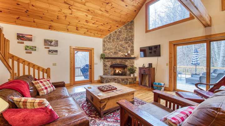 Cardinals On The Creek Cabin-hot Tub, Pet-friendly - Maggie Valley, NC