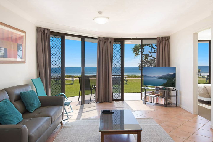 San Simeon 6 - Ground Floor, Absolute Beachfront At Tugun! - Gold Coast