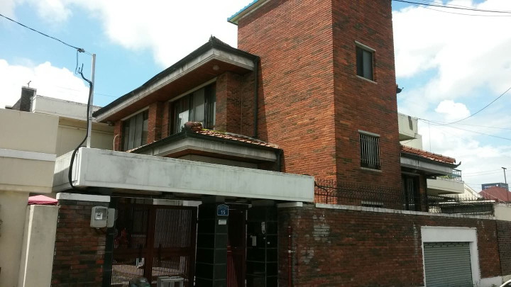 A House Well Built With Bricks - Gwangju