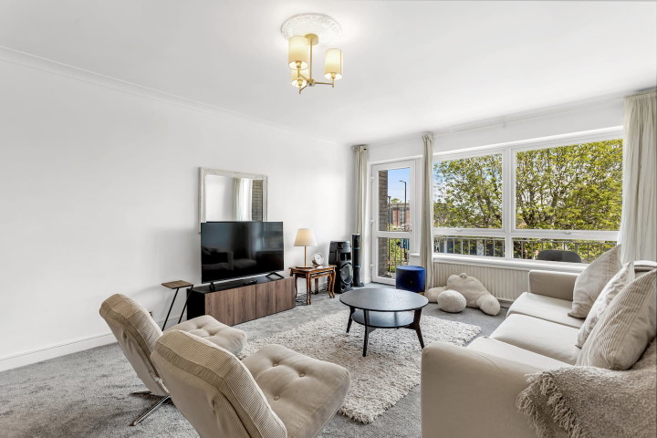2-bed Spacious Flat-2 Minute Walk To Tube Station - Chingford