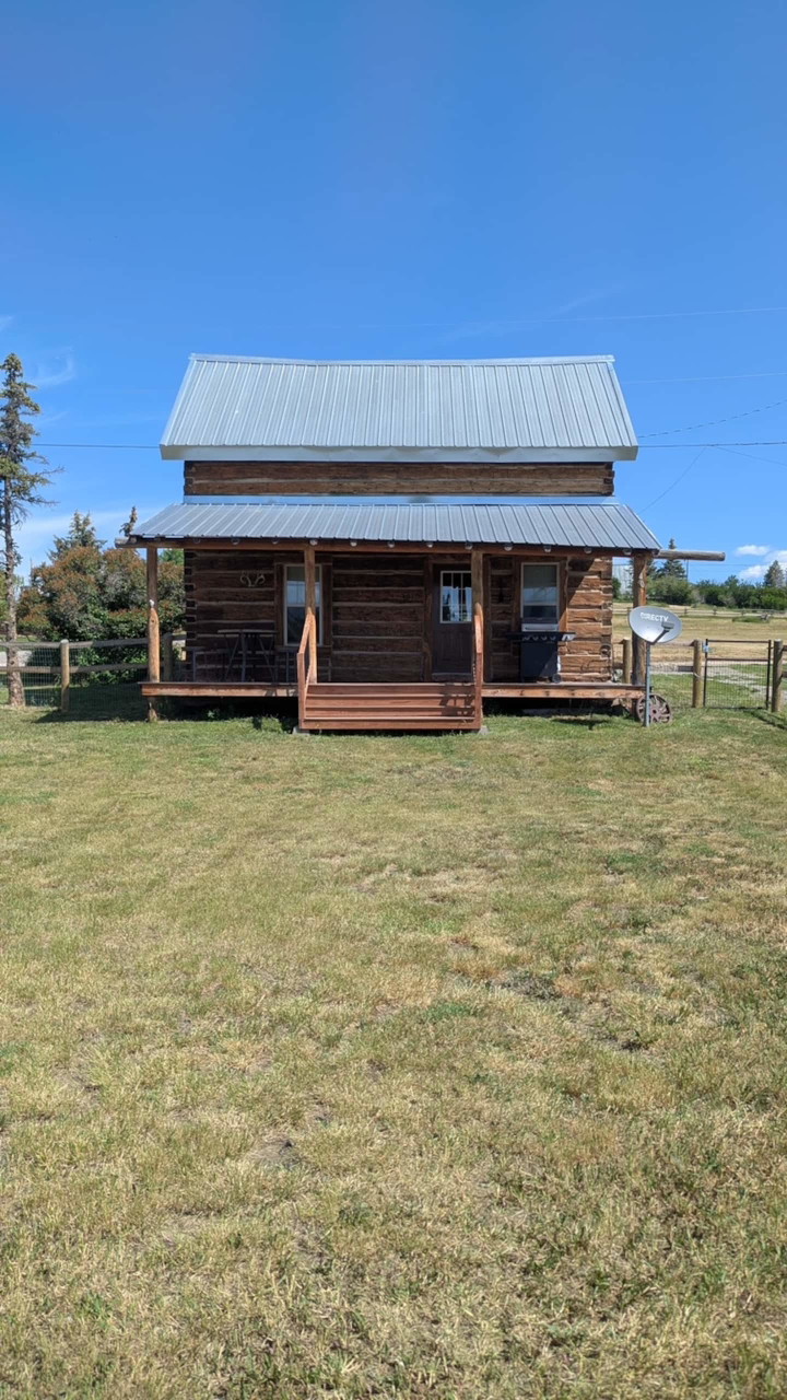 The Comeback Cabin - White Sulphur Springs, MT