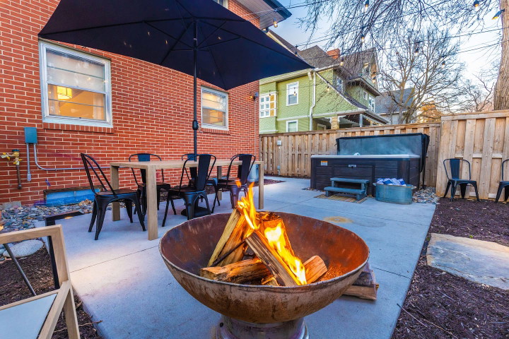 Spacious Family Retreat | Hot Tub, Game Room, Yard - Lincoln, NE