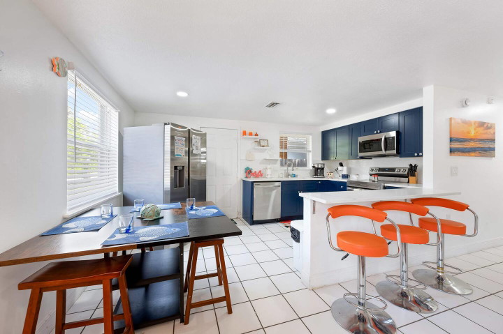 Aeon Suite Bike/walk Dtwn 2br, Grill, Patio & Pups - Sarasota, FL