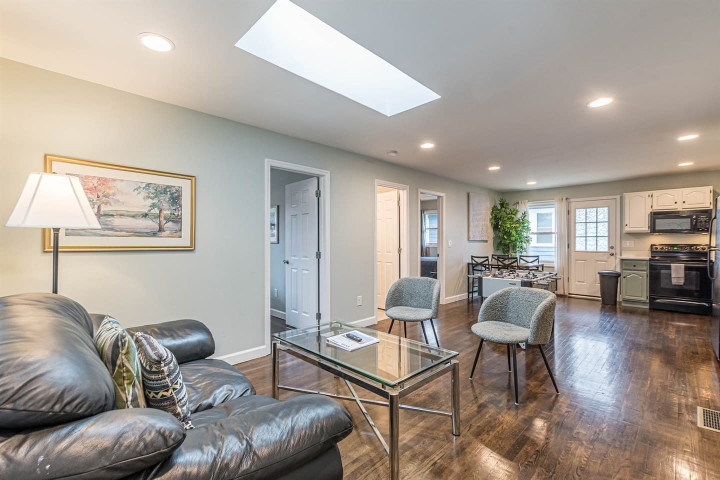 Cozy Connected Duplex Home With Driveway - Atlanta, GA