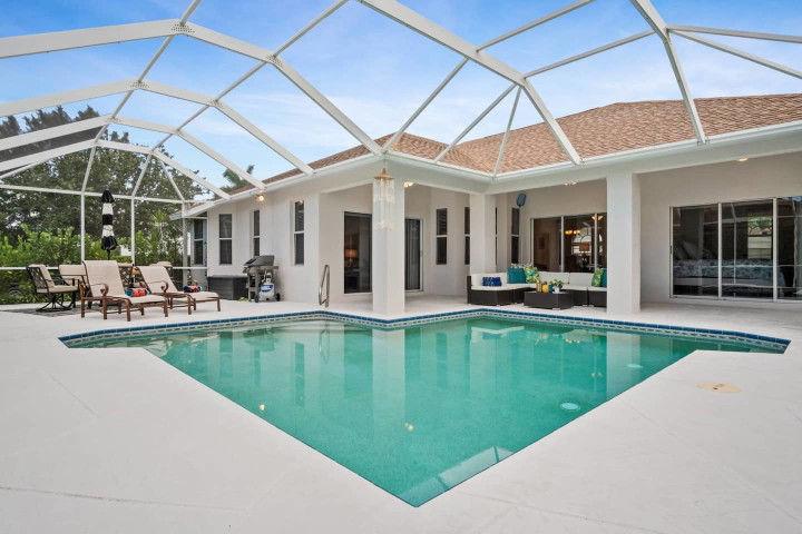 Picturesque Island Retreat Screened-in Lanai Pool - Marco Island, FL