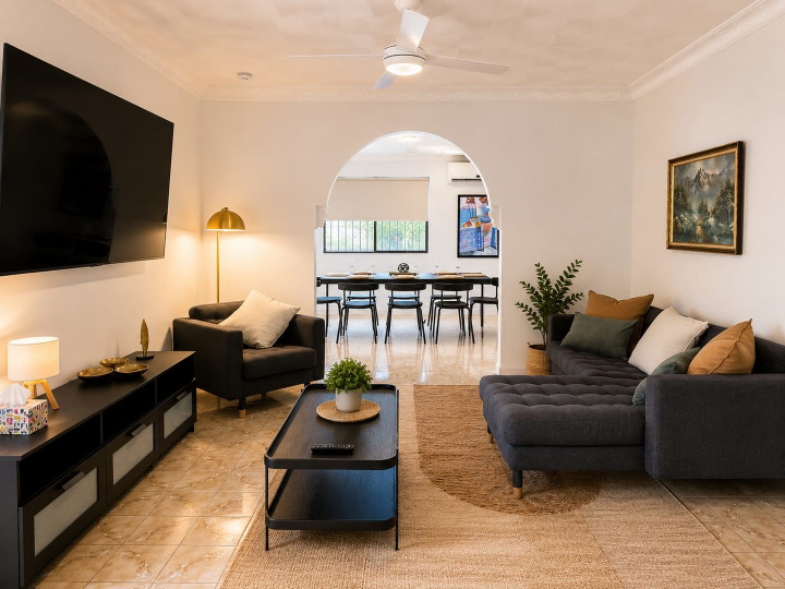 Spacious New Farm Retreat | Walk To James St - Windsor, Australia