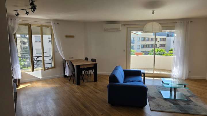 Hyper Centre Bron, Très Bel Appartement Climatisé - Lyon