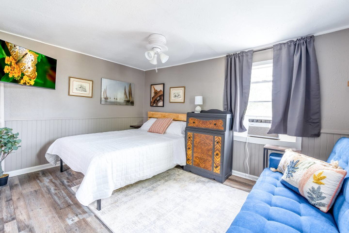 Designer Studio In Historic Houma | Fast Wi-fi - Houma, LA