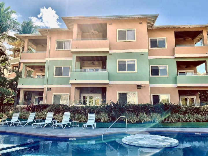 Oceanview Beachfront Condo Sleeps 6 - 庫克船長村