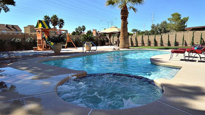 Pool/jacuzzi Pool T. Mgolf. P.pong. Poker T. Wifi - Las Vegas, NV