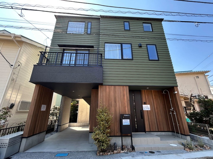 Kamakura Seaside House / Home With Views Of Mount Fuji And The Sea / Newly Built In 2026 / Within Walking Distance Of Koshigoe Station / Sleeps 10 / 4 Bedrooms, 1 Living Room And 1 Dining Room - Enoshima